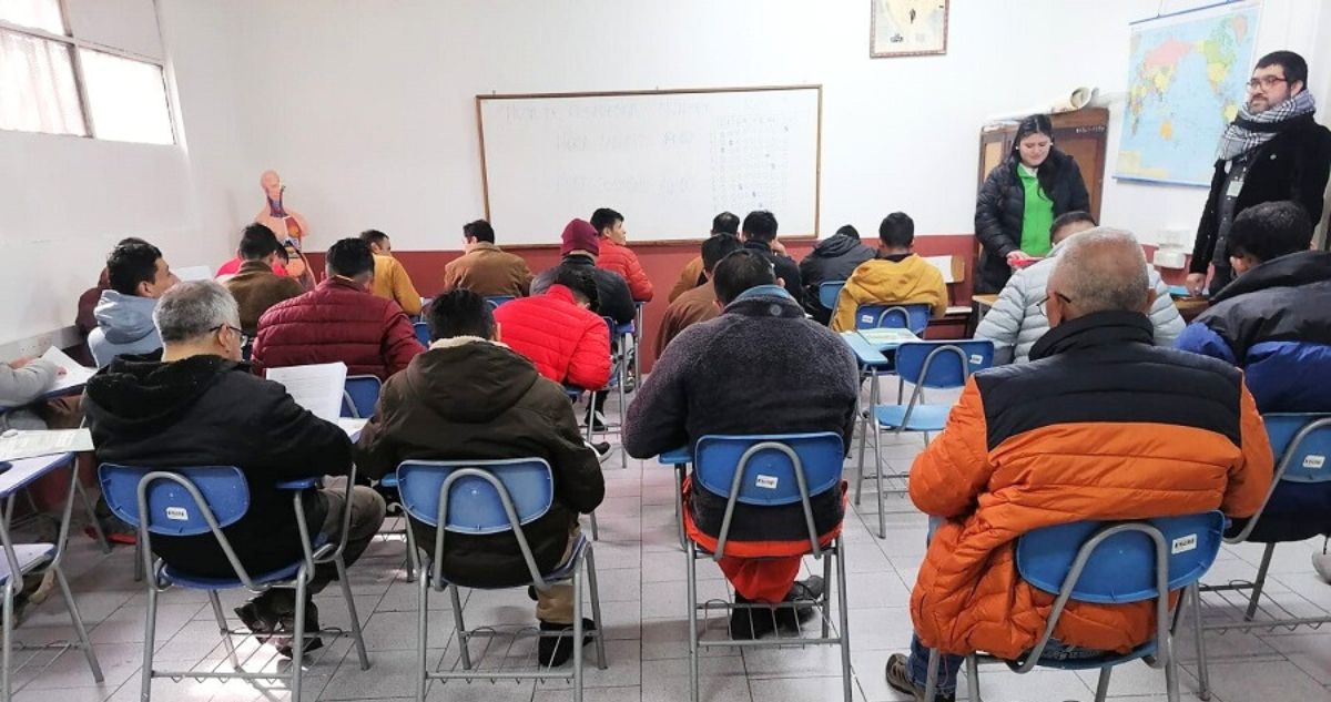 Personas privadas de libertad rinden ensayo PAES en la cárcel de ...